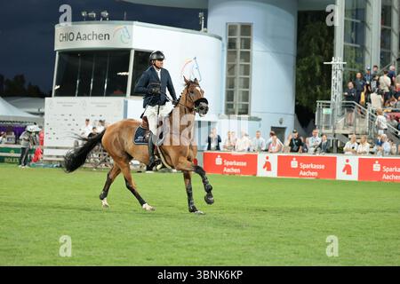 Gregory Wathelet of Belgium with Double Jeu d'Honvault during the CSI5 ...