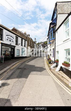 Narrow streets in Looe Cornwall Stock Photo - Alamy