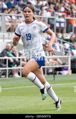 United States forward Emma Sears (19) advances the ball during the ...