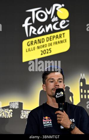 Slovenian Primoz Roglic of RedBull-BORA-hansgrohe and Slovenian Tadej ...