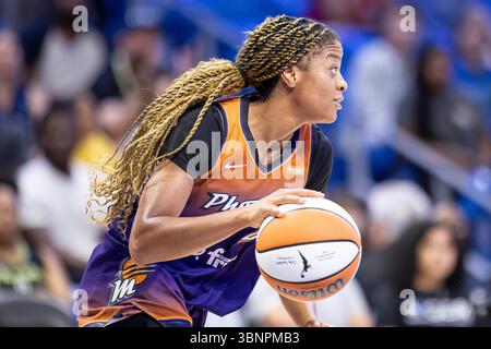 Phoenix Mercury guard Monique Akoa Makani (8) drives past Chicago Sky ...
