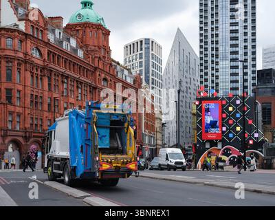 Daily garbage collection and street cleaning in Montpellier, France ...
