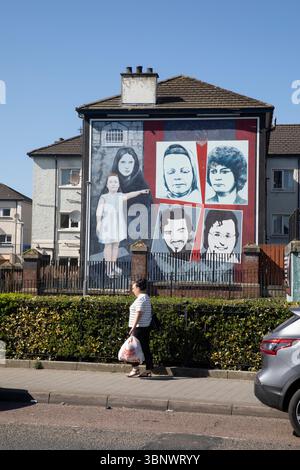 political murals in Derry City Stock Photo - Alamy