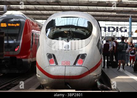 Hier im Bild der Triebkopf eines ICE am Münchner Hauptbahnhof ...
