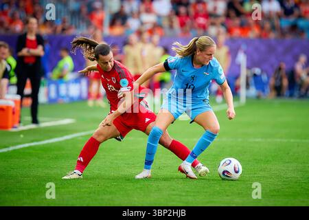 Zweikampf Wieke Kaptein (Niederlande, 19), Keira Walsh (England, 4) UEFA Women?s Euro 2025 ...
