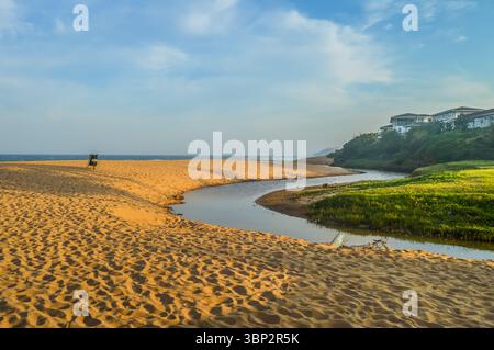 Pictureque Salt rock main beach and a river mouth lagoon in Dolphin ...