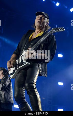 Matthias Jabs live beim Scorpions & Friends Coming Home -Konzert zum 60 ...