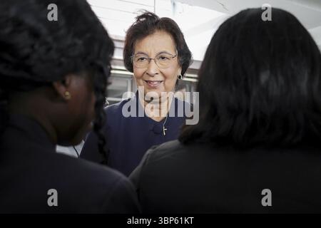 PARAMARIBO – Surinamese President Jennifer Geerlings-Simons and her ...