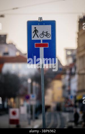 Erfurt , 250225 , Straßenschilder Im Bild: Verkehrszeichen VZ 267 ...