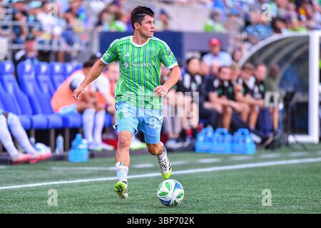 Seattle Sounders FC midfielder Kalani Kossa-Rienzi (85) and San Jose ...
