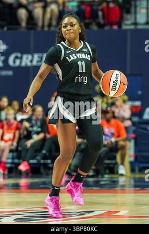 Las Vegas Aces guard Dana Evans (11) against Phoenix Mercury during the ...