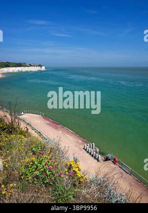 UK, Kent, Thanet, Broadstairs, Stone Bay Beach, Chalk Cliffs and Beach ...