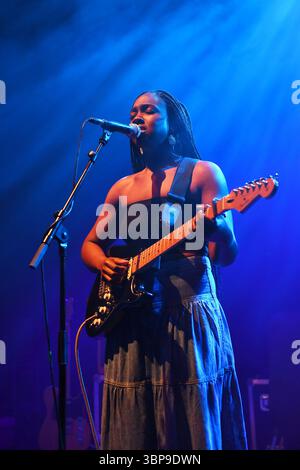 LONDON, ENGLAND - FEBRUARY 23: Uwade performing at Shepherd’s Bush ...