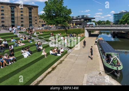 Steps by Regents Canal on Granary Square on an early autumn evening ...