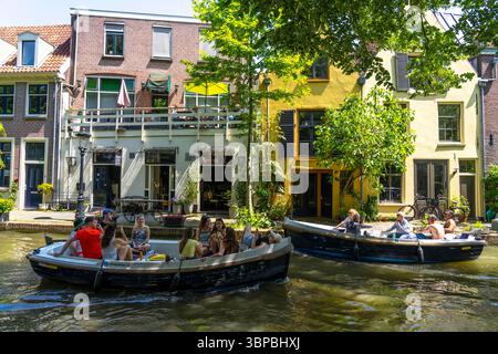 Residential buildings, living on the Oudegracht, in the southern ...