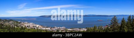 A waterfront view in Astoria, Oregon Stock Photo - Alamy