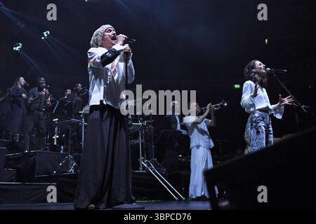 LONDON, ENGLAND - MAY 17: Tim Booth of ‘James’ performing at Royal ...