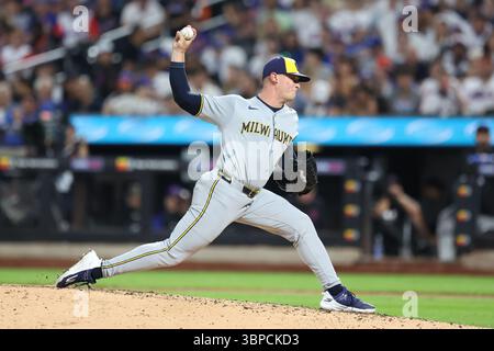 Milwaukee Brewers pitcher Craig Yoho throws during the ninth inning of ...