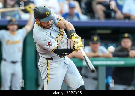 Pittsburgh Pirates' Tommy Pham hits a two-run single during the sixth ...