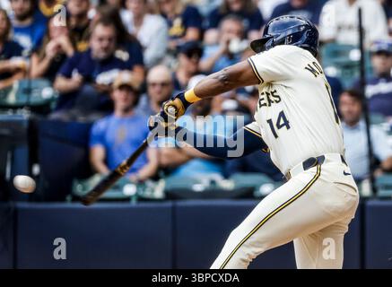 Milwaukee Brewers' Andruw Monasterio hits a single during the eighth ...