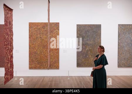 London, UK. 8th Jan, 2026. Piero Hincapie of Arsenal sits injured ...
