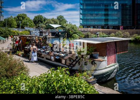 London BookBarge Regents Canal. The 'Word On The Water' floating ...