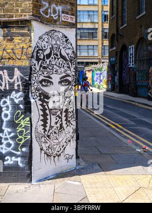 Graffiti in Brick Lane depicting the Kray twins Stock Photo - Alamy