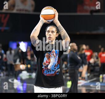 Atlanta Dream center Brittney Griner (42) is defended by Dallas Wings ...