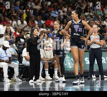 Golden State Valkyries take on the Atlanta Dream at Gateway Center ...