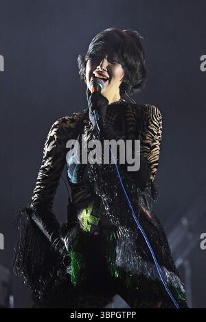 LONDON, ENGLAND - AUGUST 25: Karen O of ’Yeah Yeah Yeahs’ performing at ...