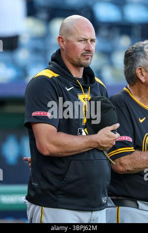 Don Kelly manager for the Pittsburgh Pirates talks with reporters ...