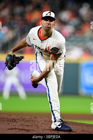 Houston Astros pitcher Colton Gordon delivers in the fourth inning of a ...