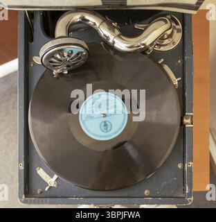 top view of vintage gramophone player without vinyl Stock Photo - Alamy