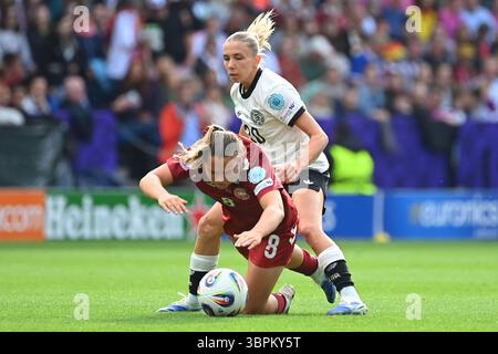 Elisa SENSS (GER), action, duels versus Sakina Karchaoui (FRA) Football ...