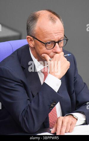 Friedrich Merz in der 17. Sitzung des 21. Deutschen Bundestages im ...