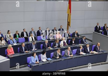 Regierungsbank, Deutschland, Berlin, Reichstag, 9. Juli 2025 17 ...