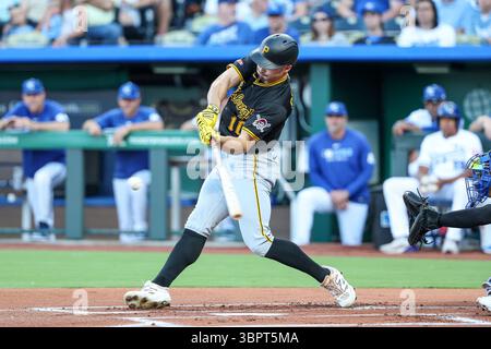Pittsburgh Pirates designated hitter Bryan Reynolds (10) in the eighth ...