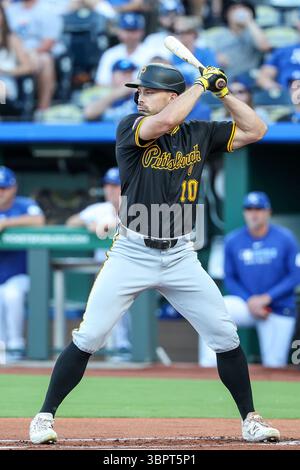 Pittsburgh Pirates designated hitter Bryan Reynolds (10) in the eighth ...