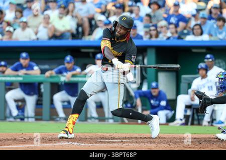 Pittsburgh Pirates center fielder Oneil Cruz (15) in the fourth inning ...
