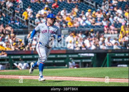 New York Mets' Luis Torrens in action during a baseball game against ...