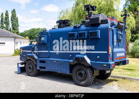 The Centaure is a 4x4 armored personnel carrier made by Soframe and ...