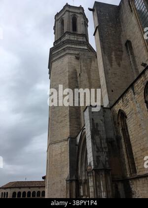 Colourful façades, Gothic cathedral, medieval walls and riverside ...