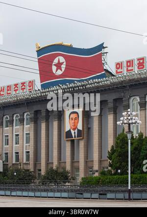 Government building in Kim Il-sung square, DGC, Pyongyang, North Korea ...