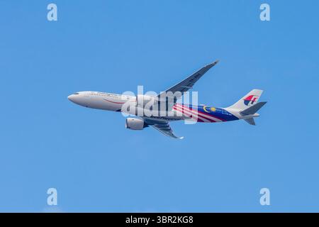 9M-MNG - Airbus A330-941 - Malaysia Airlines Aircraft above Sydney, NSW ...