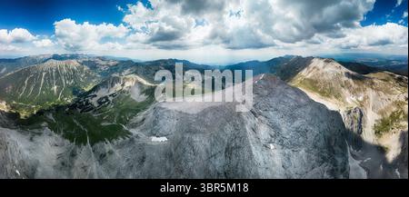 Amazing landscape of Pirin Mountain near Fish Banderitsa lake, Bulgaria ...