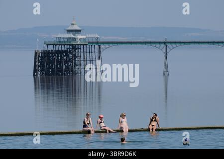 People at Clevedon marine lake Stock Photo - Alamy