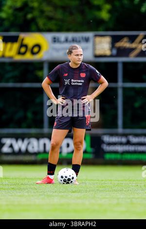 Julia Mickenhagen (Bayer 04 Leverkusen, #18) bei Elfmeterschiessen GER ...