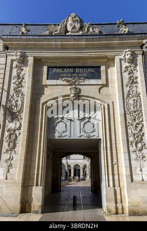 Palais des Ducs et des Etats de Bourgogne, Place de la Liberation ...