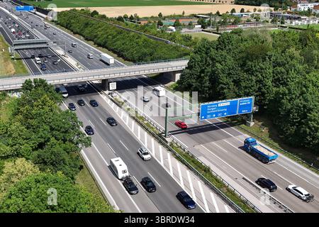 Fliessender Verkehr auf der Autobahn A94 bei Feldkirchen im Landkreis ...