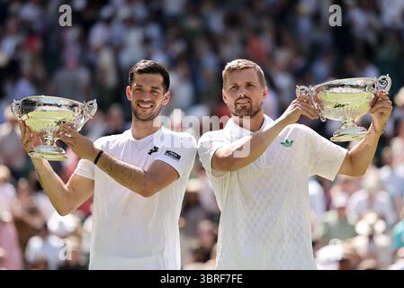 Lloyd Glasspool and Julian Cash during a doubles match the Rolex Paris ...